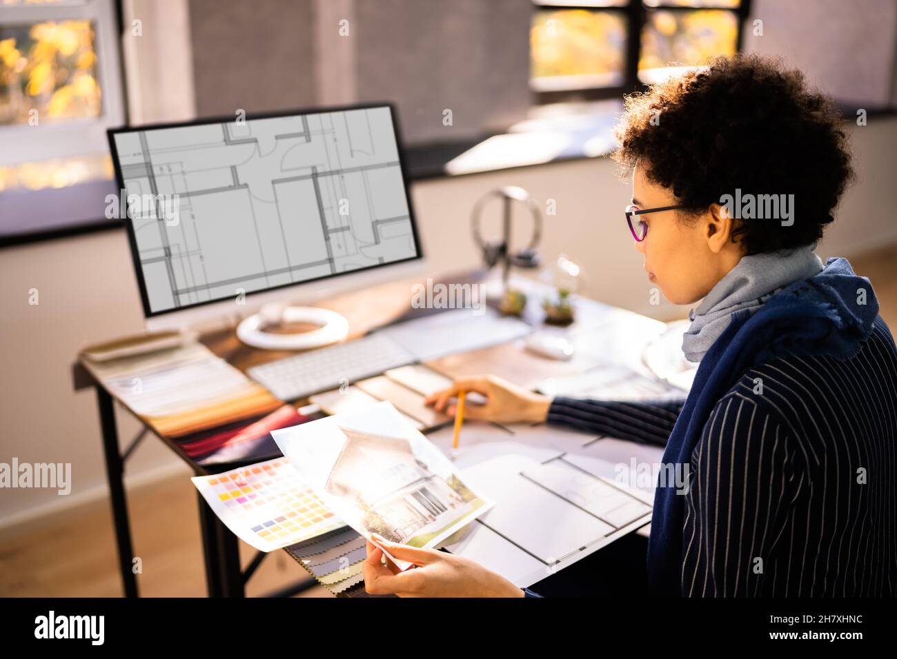 Estate working hi-res stock photography and images - Alamy