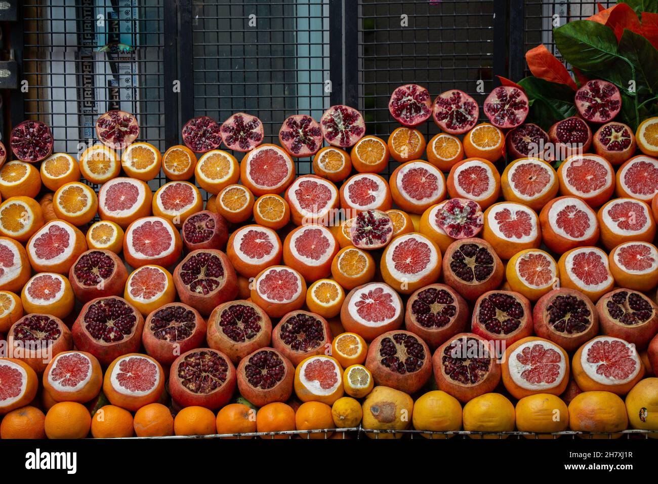 Sale of various fruits at the local market Stock Photo - Alamy