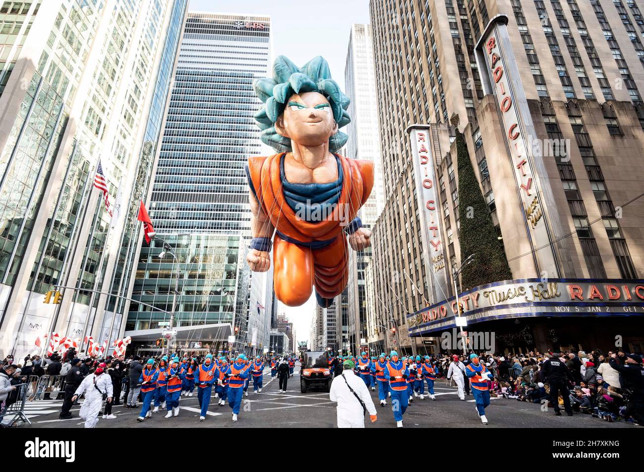 New York, USA. 25th Nov, 2021. The Goku balloon at the Macy's ...