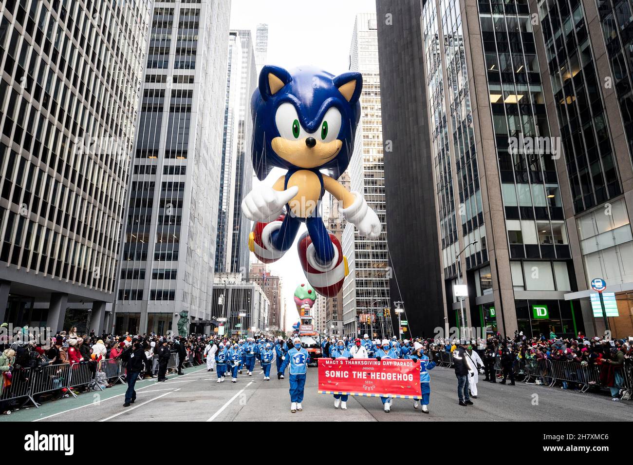 New York, USA. 25th Nov, 2021. The Sonic the Hedgehog balloon at the ...