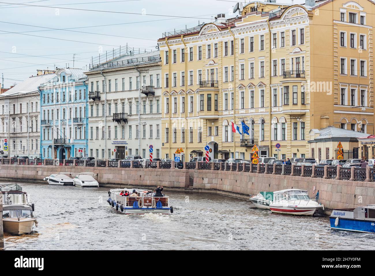 Saint Petersburg, Russia - October 05, 2021: Streets along the Moyka ...
