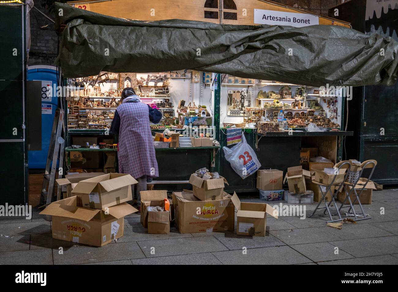 Barcelona, Spain. 25th Nov, 2021. A saleswoman of Christmas crafts is ...