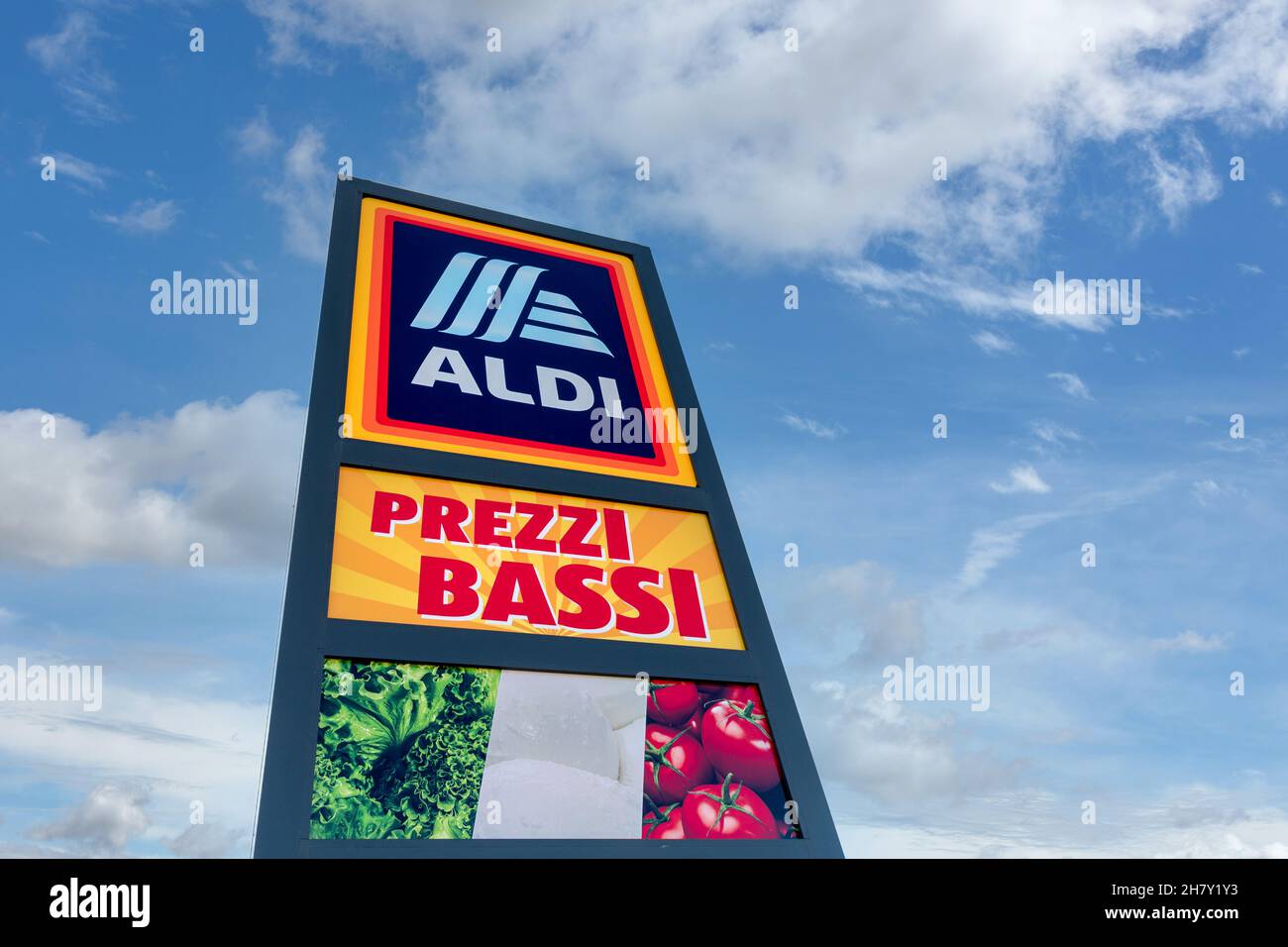 Aldi food market hi-res stock photography and images - Alamy