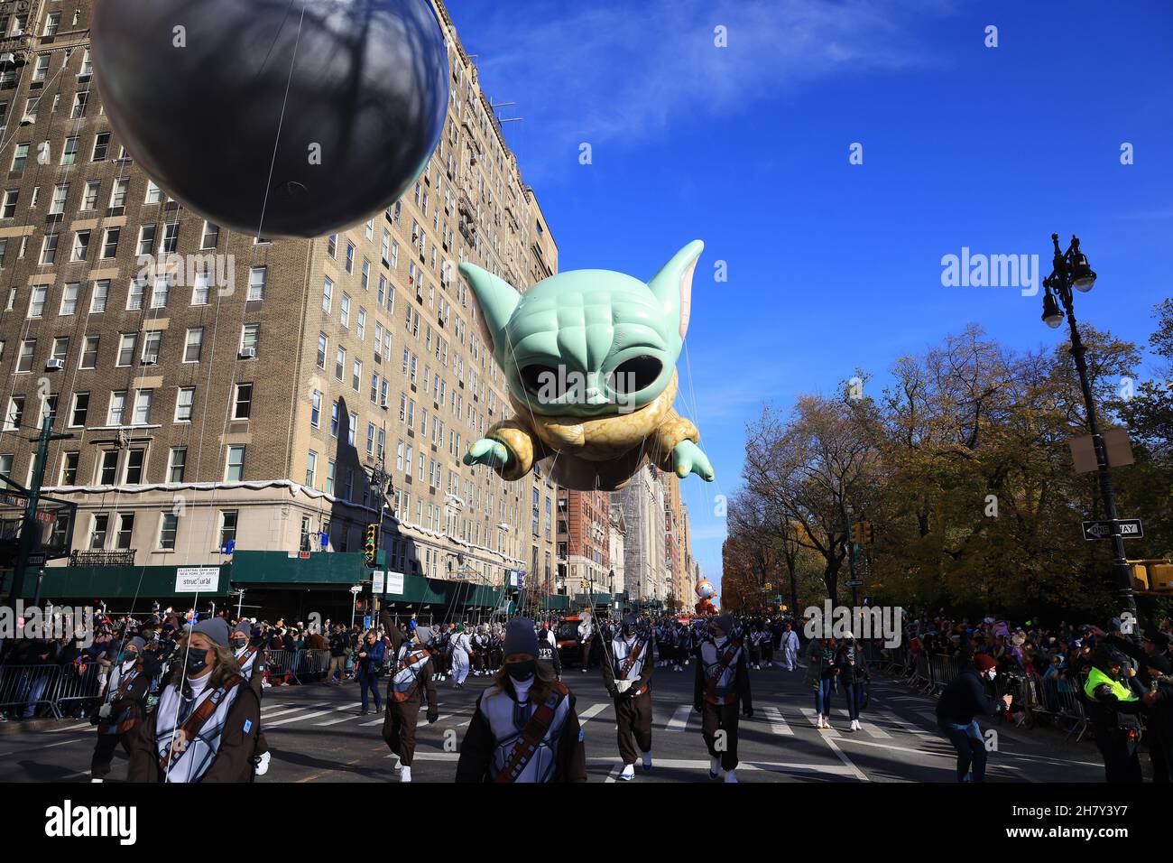 New York, N.Y/USA – 25th Nov. 2021: The Grogu balloon is led down ...