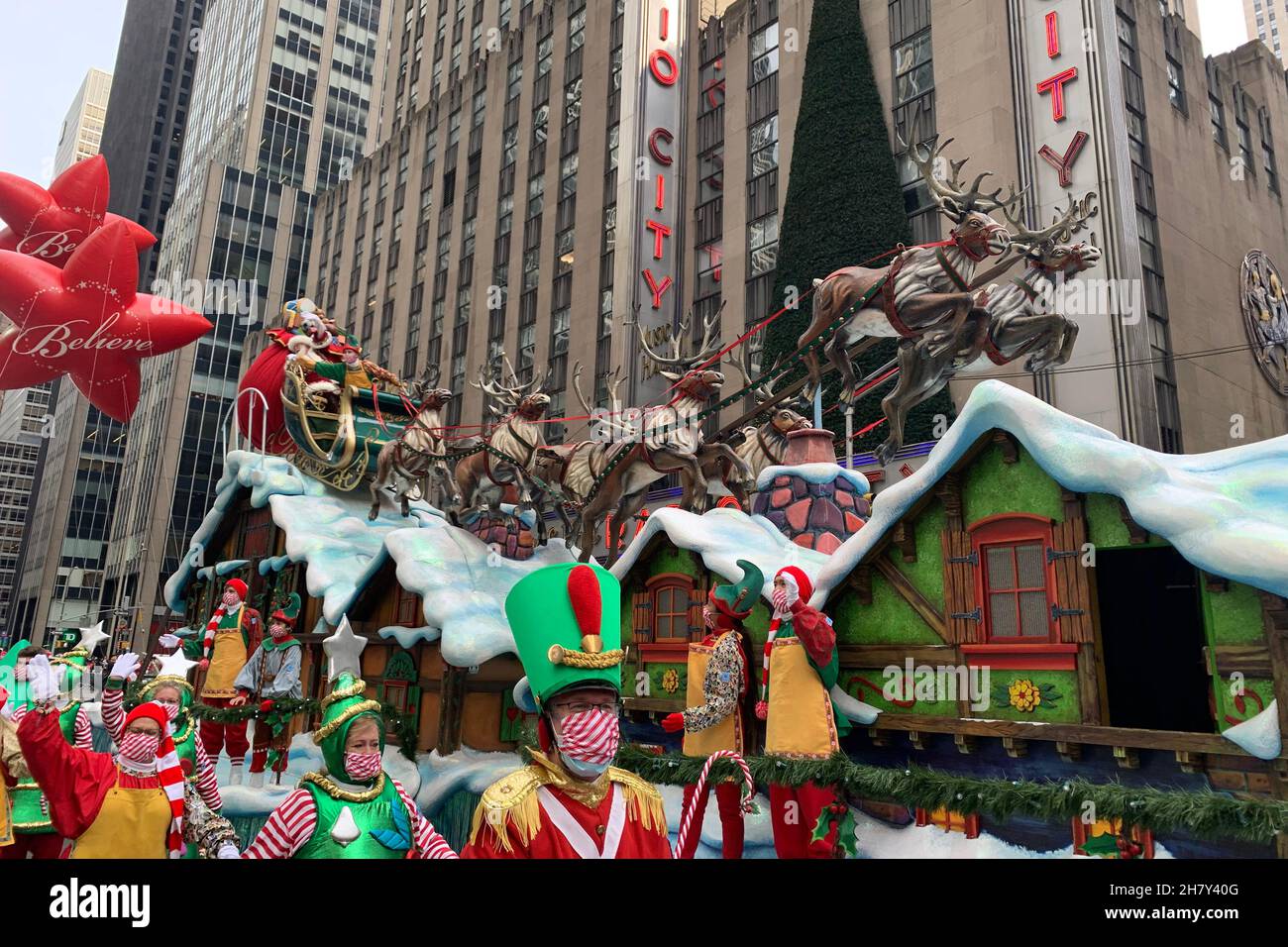 NEW YORK, NEW YORK/USA - NOVEMBER 25, 2021: Santa Claus waves to the ...