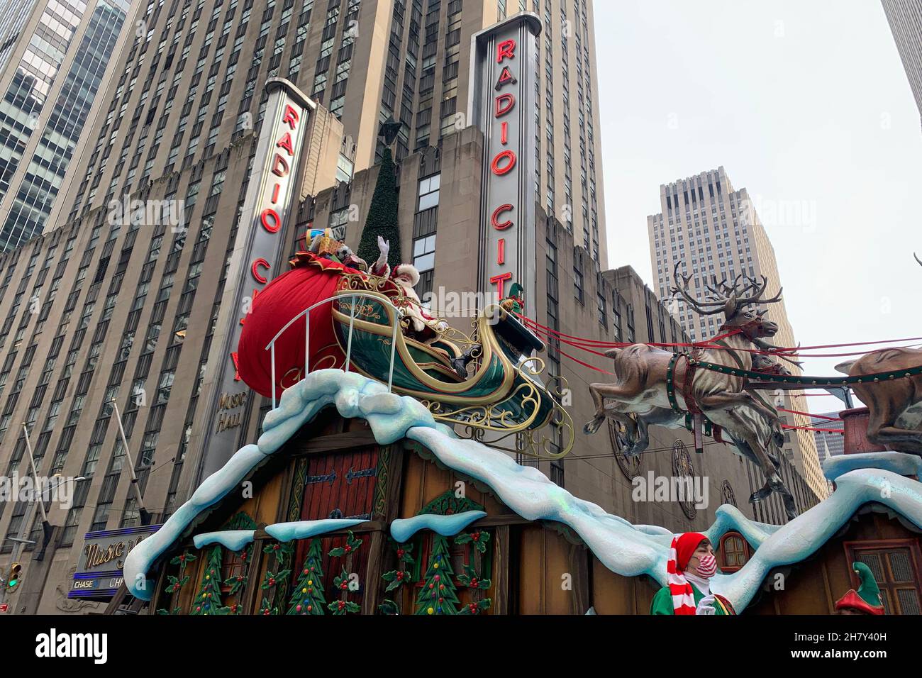 NEW YORK, NEW YORK/USA - NOVEMBER 25, 2021: Santa Claus waves to the ...
