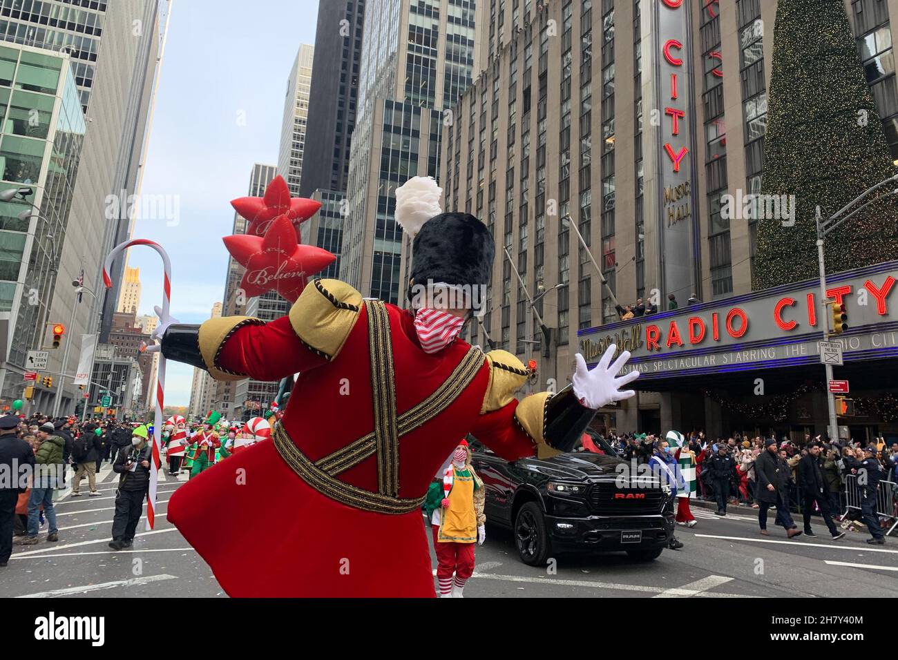 Santa’s helpers entertain the crowds from the Macy's Santa's Sleigh ...