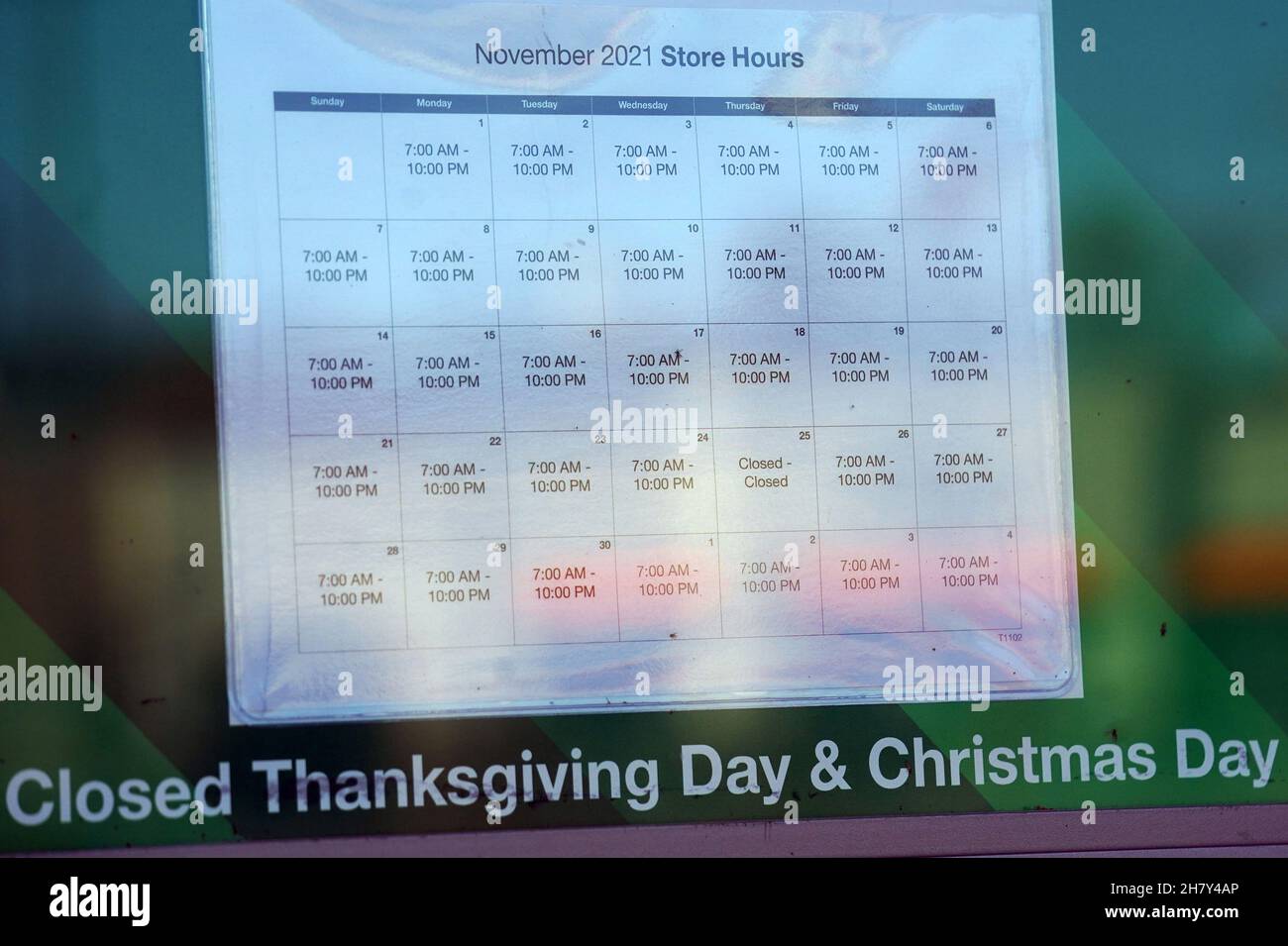 Permanently closed sign hi-res stock photography and images - Alamy