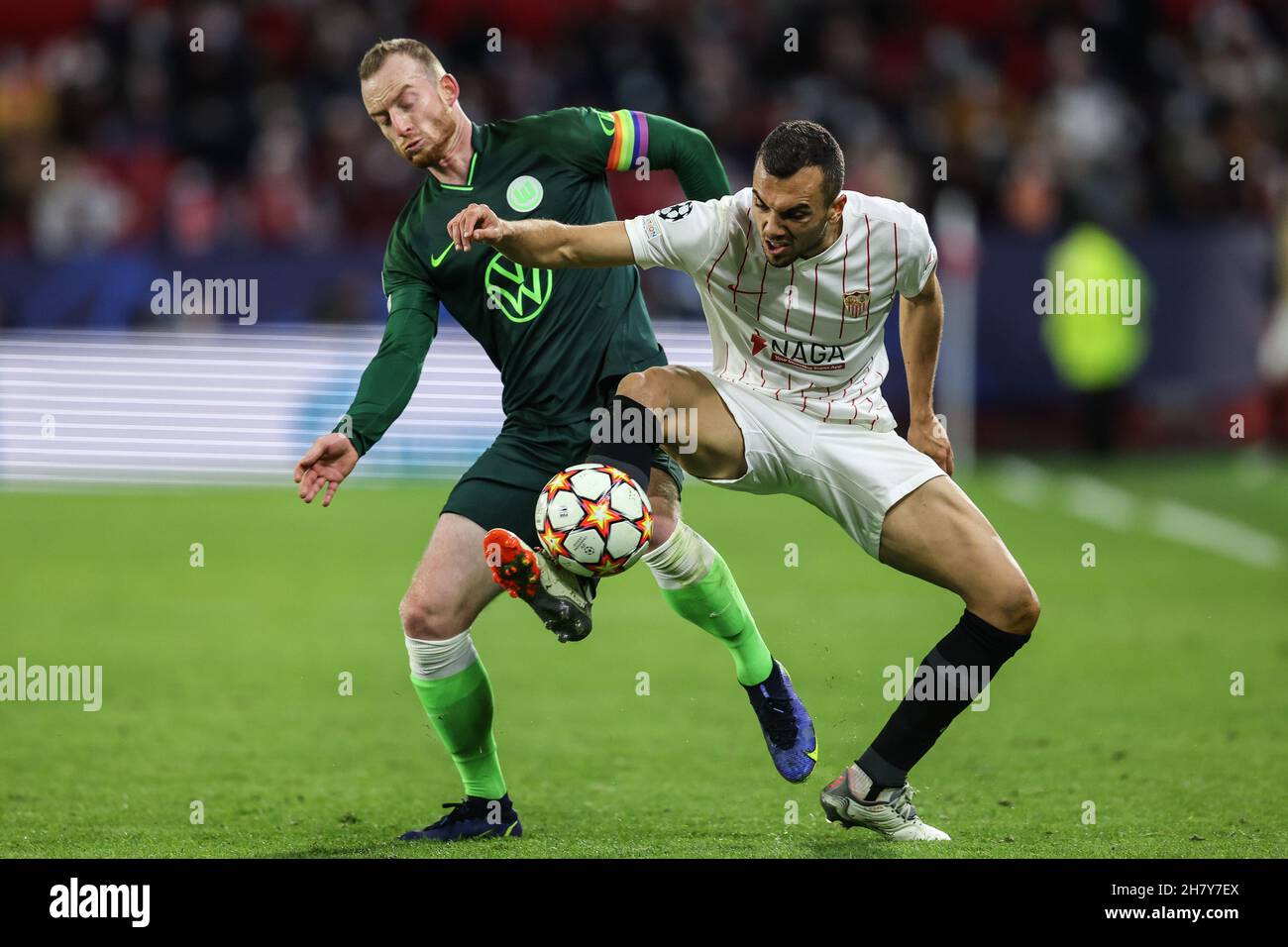 Joan Jordan of Sevilla FC and Maximilian Arnold of VfL Wolfsburg during ...