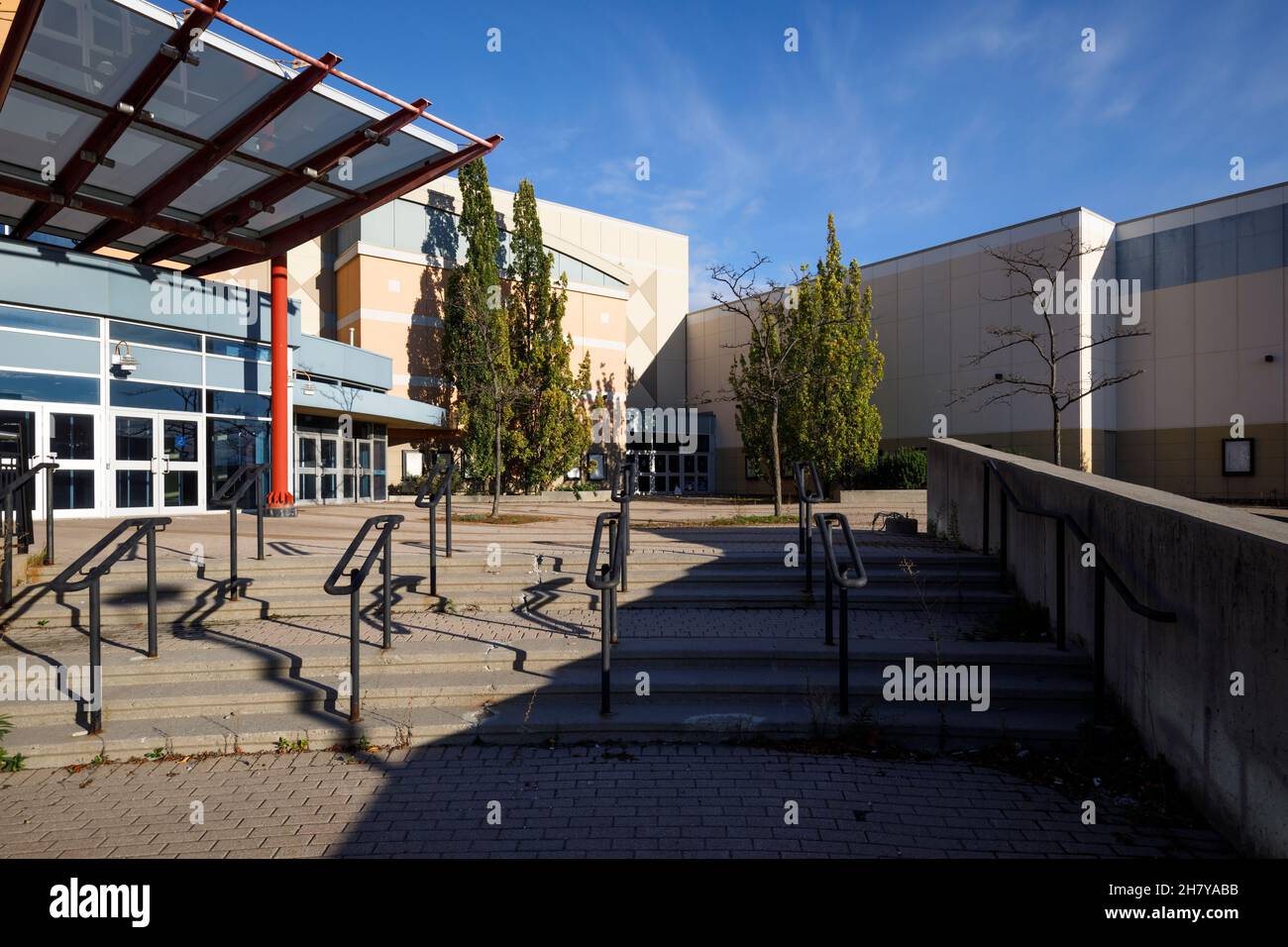 Exterior view of the former AMC Interchange Theatre 30 in Vaughan ...