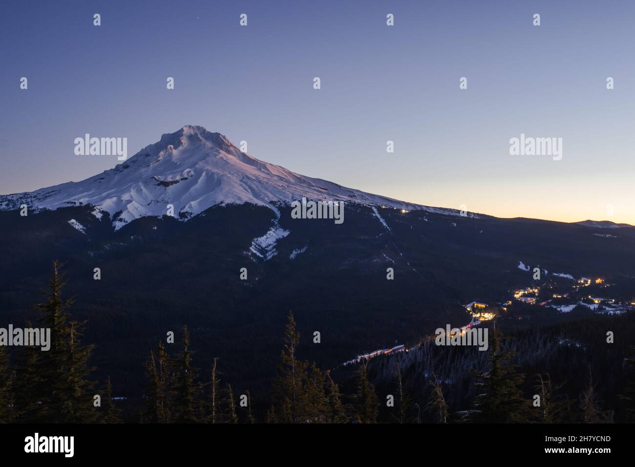 Cloud capped mountain hi-res stock photography and images - Alamy