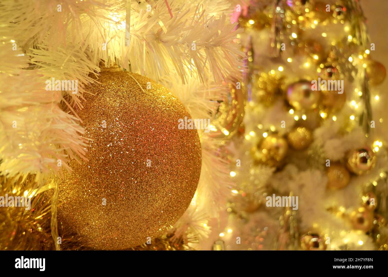 Sparkling tree decor hi-res stock photography and images - Alamy