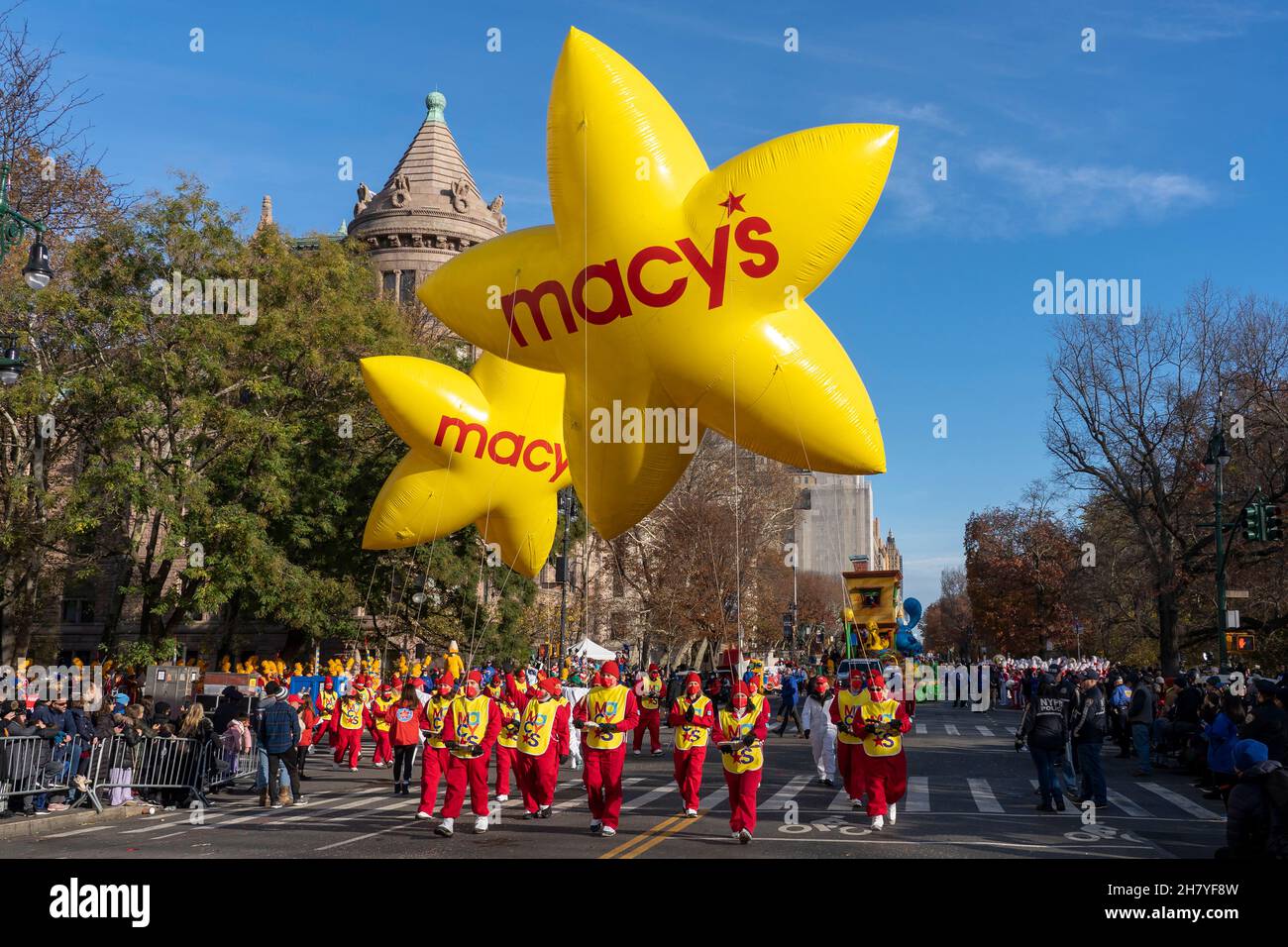 NEW YORK, NY - NOVEMBER 25: Macy's Yellow Star balloon moves through ...