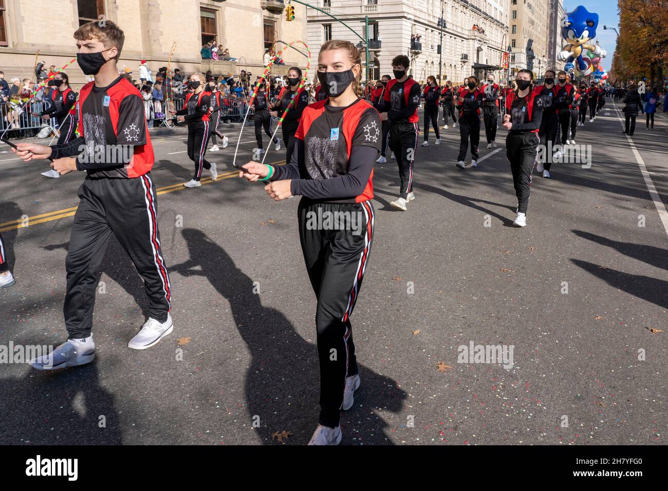 NEW YORK, NY - NOVEMBER 25: Thousands of people jump rope in unison ...