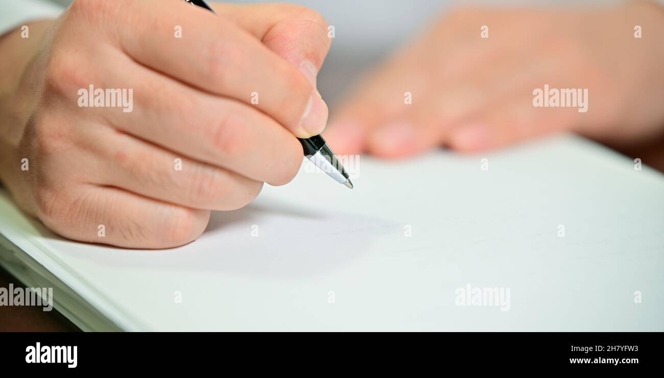 Business paper hand writing hi-res stock photography and images - Alamy