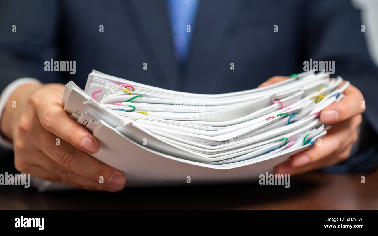 Signing papers close up hi-res stock photography and images - Alamy