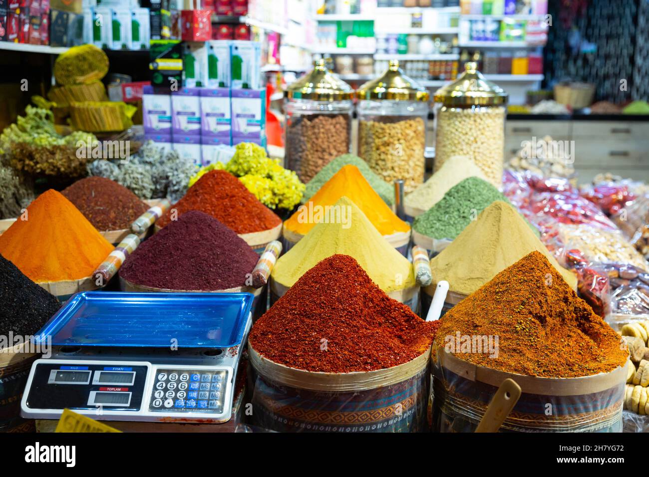 Spices in the turkish bazaar of Istanbu Stock Photo - Alamy