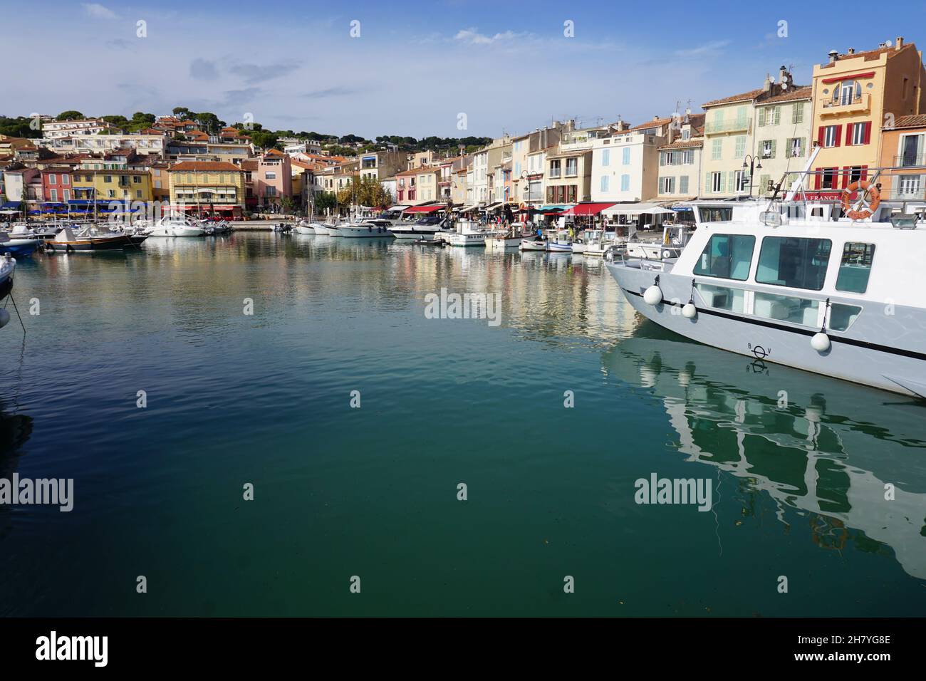 boat harbor and town of cassis mediterranee france Stock Photo - Alamy