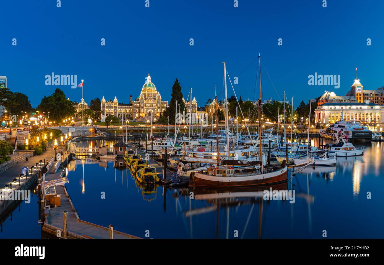 Beautiful inner harbour of Victoria night photo. Parliament legislature ...
