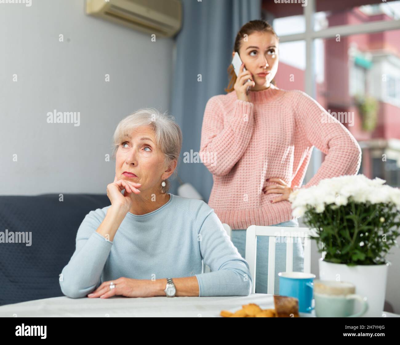 Older mother daughter worried hi-res stock photography and images - Alamy