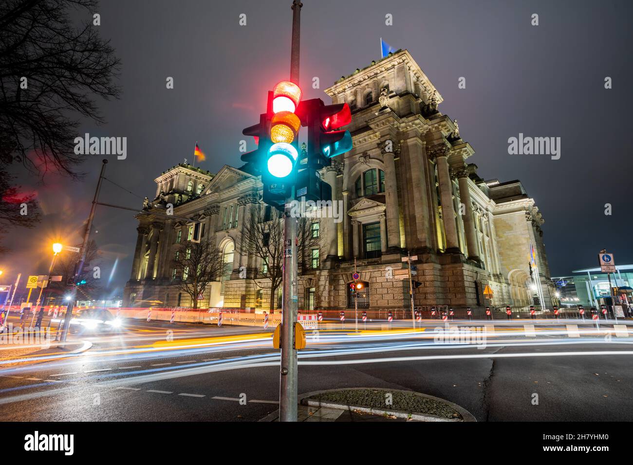 Berlin, Germany. 26th Nov, 2021. A traffic light shines in all three ...