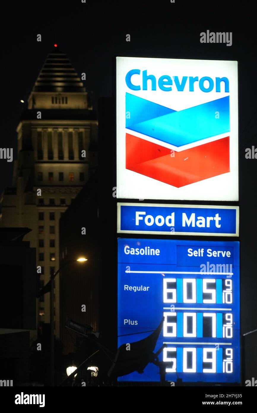 Chevron gas station prices hi-res stock photography and images - Alamy