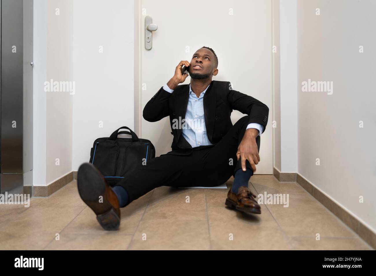 Man forget door hi-res stock photography and images - Alamy