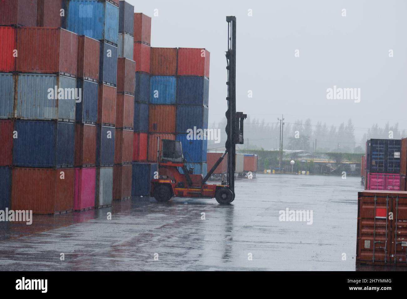 Trucking shipping containers hi-res stock photography and images - Alamy