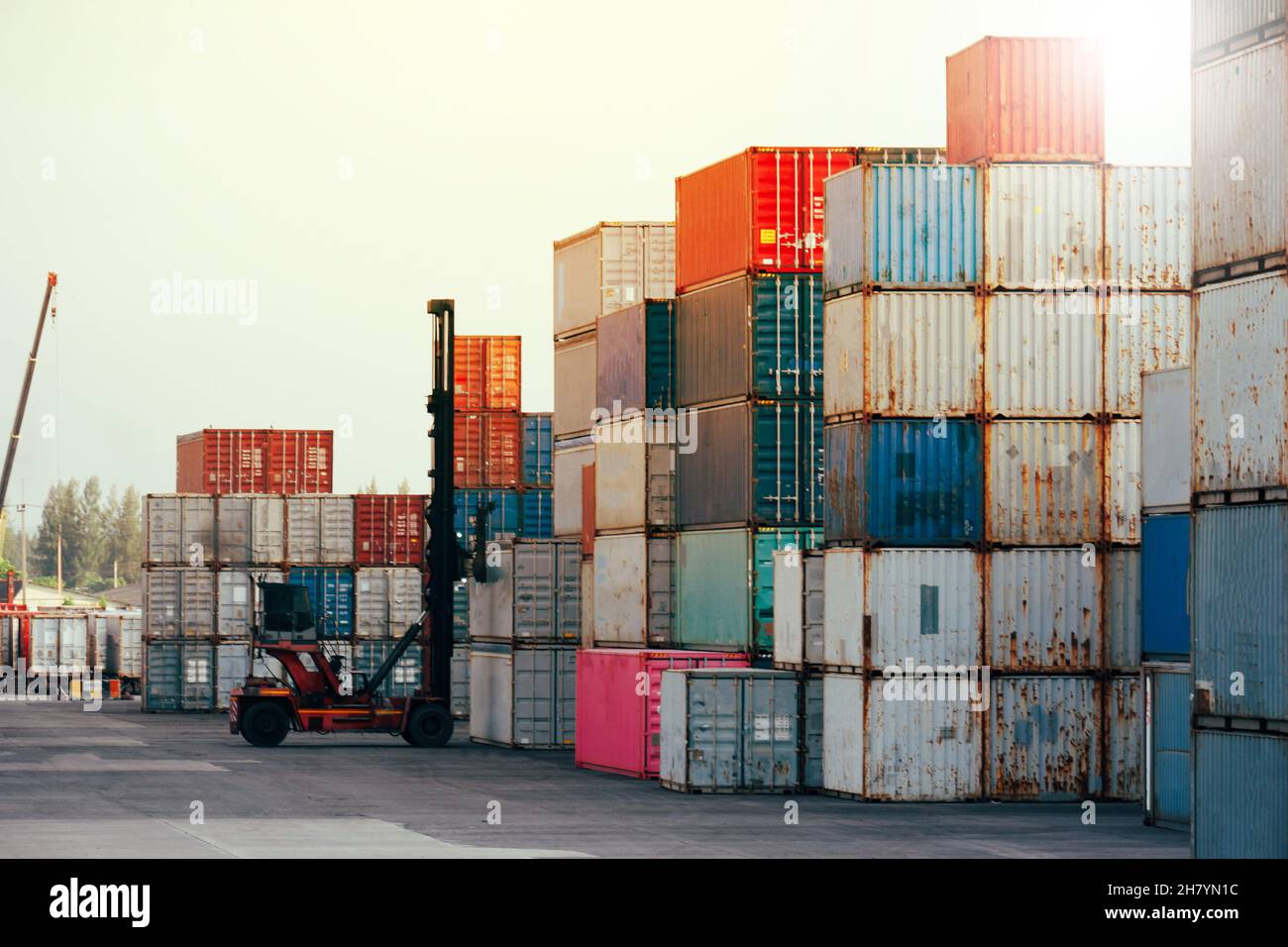 Shipping container activity hi-res stock photography and images - Alamy