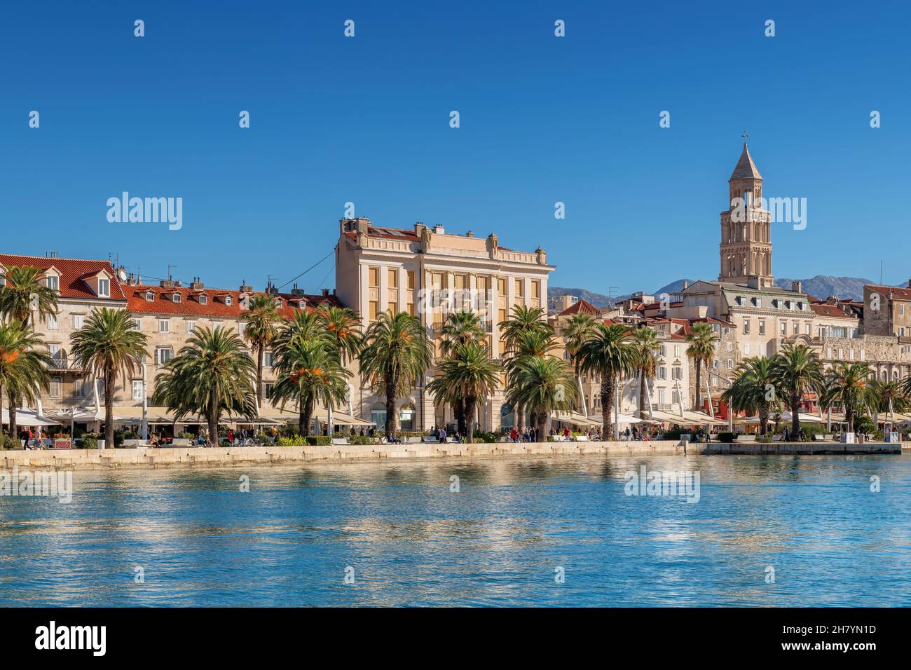 Split skyline hi-res stock photography and images - Alamy