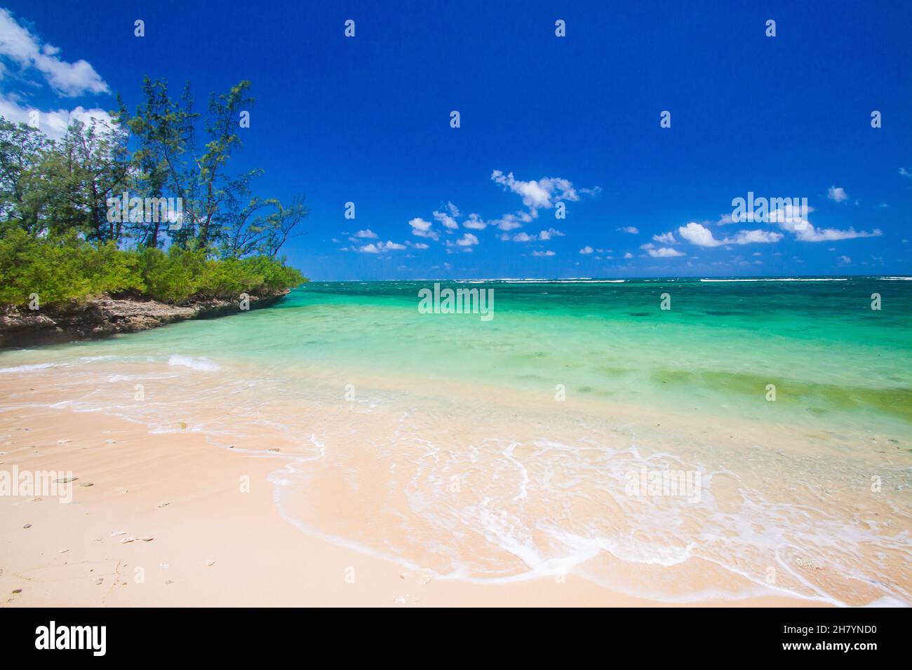 Beautiful turquoise blue indian ocean coast line of Mauritius island ...