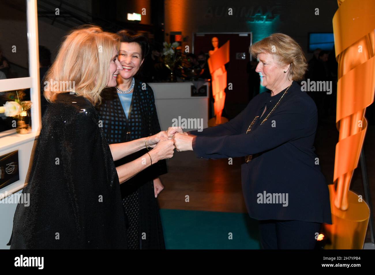 Munich, Germany. 25th Nov, 2021. Maria Furtwängler (l-r), actress ...