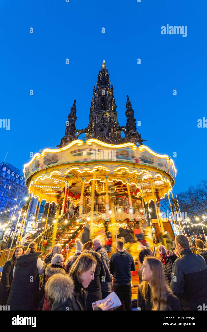 Edinburgh princes street gardens carousel hi-res stock photography and ...