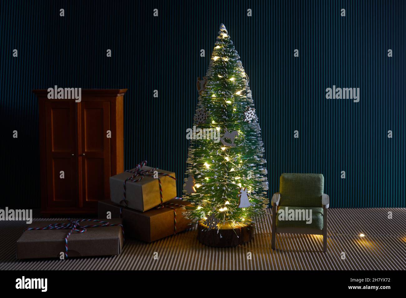 Christmas concept interior room , christmas tree, chair, in empty room ...