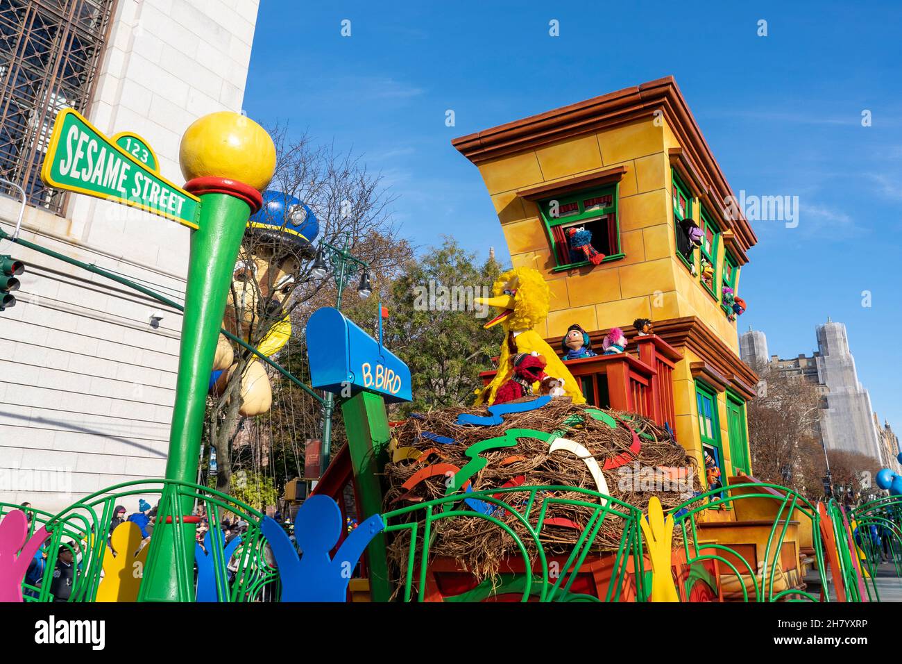 Elmo, Big Bird and sesame street Muppets attend the 95th Annual Macy's ...