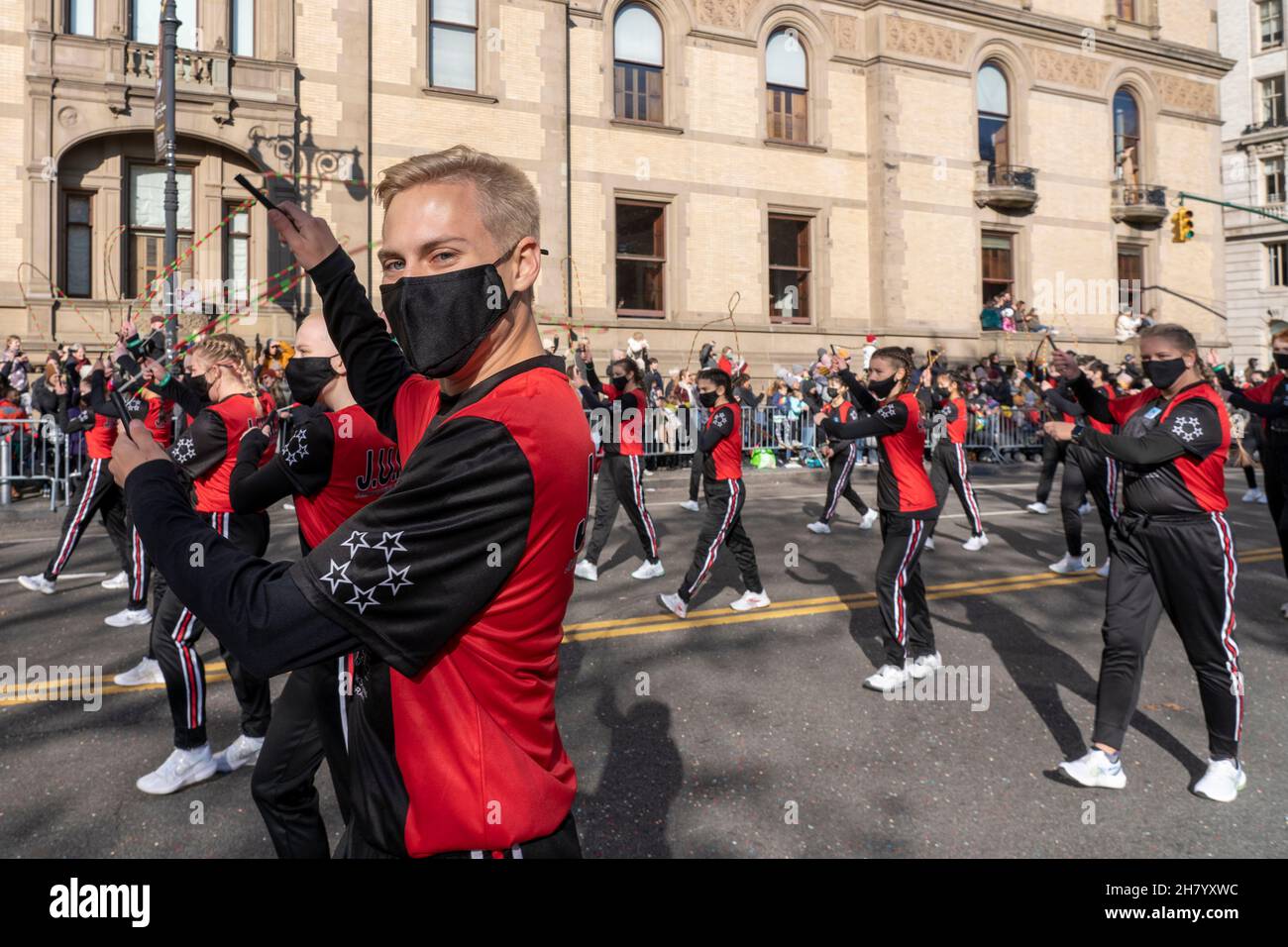 New York, United States. 25th Nov, 2021. Thousands of people jump rope ...