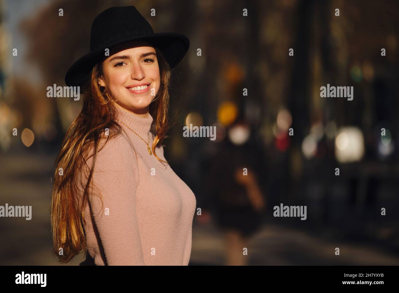 Portrait closeup woman standing hi-res stock photography and images - Alamy