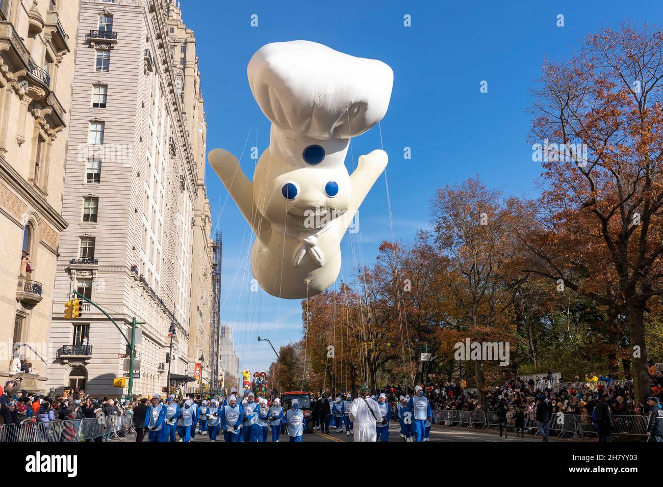 Macys parade the pillsbury doughboy balloon hi-res stock photography ...