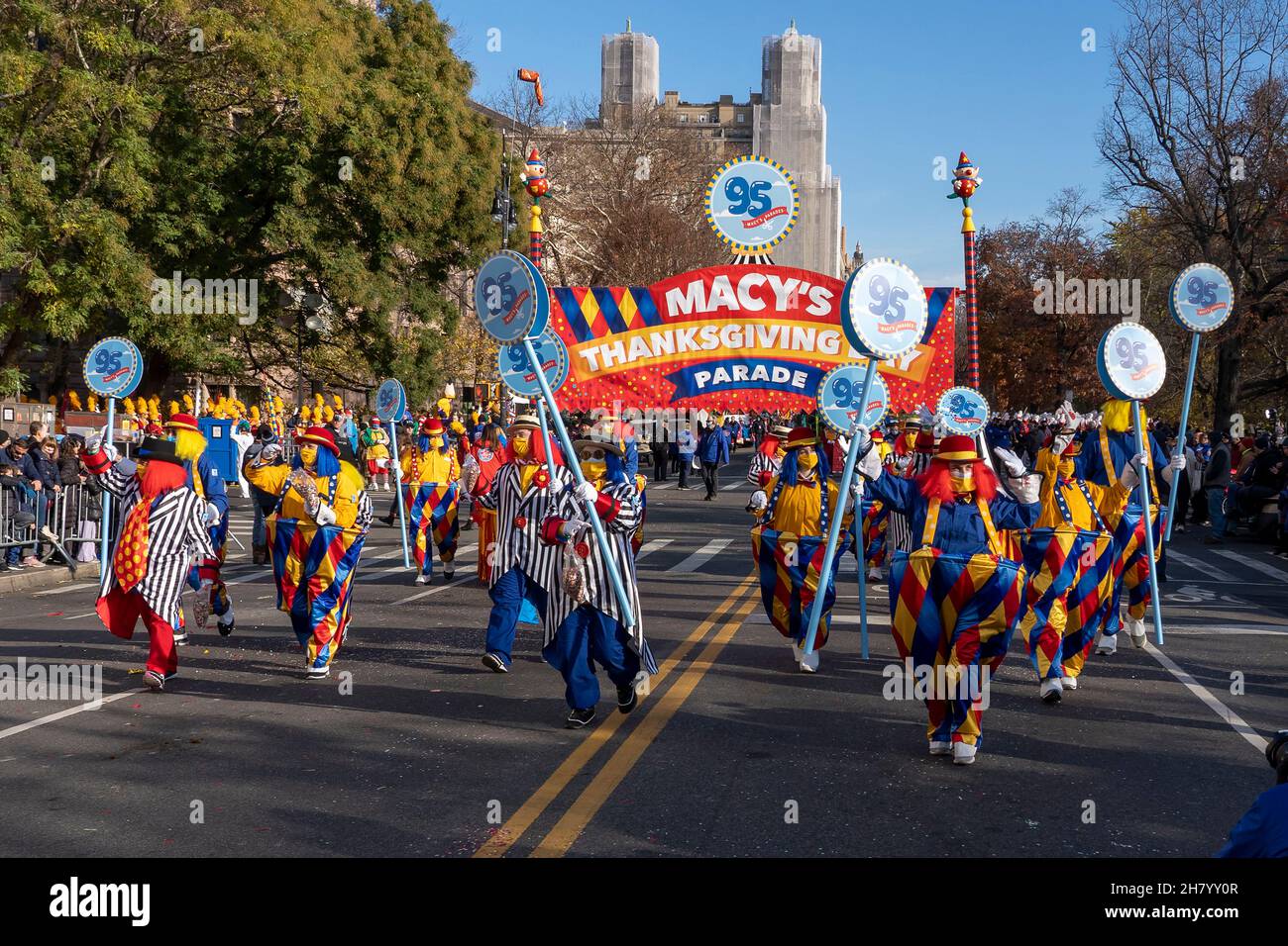 2021 macys thanksgiving day parade hi-res stock photography and images ...