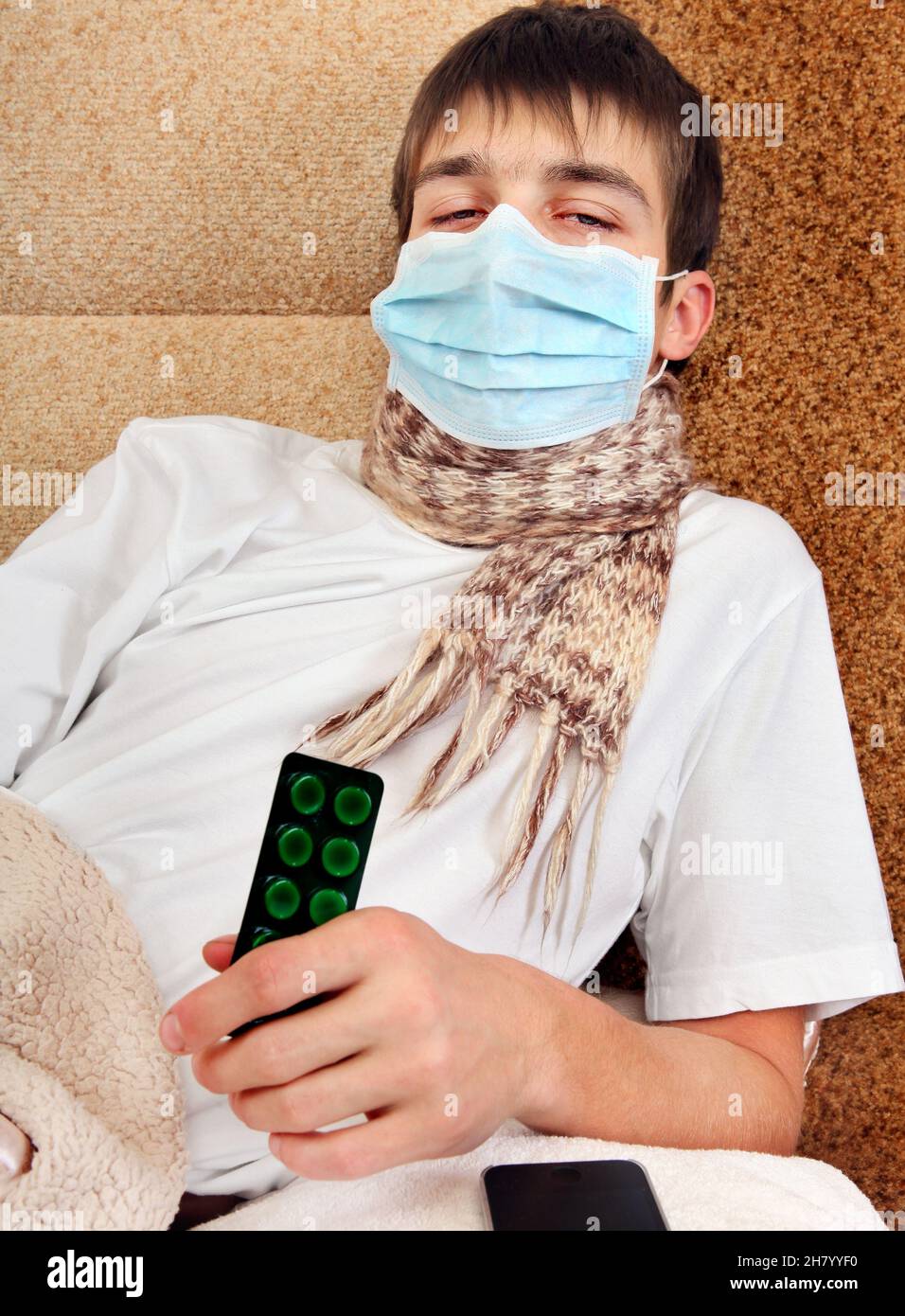Sofa flu face mask hi-res stock photography and images - Alamy