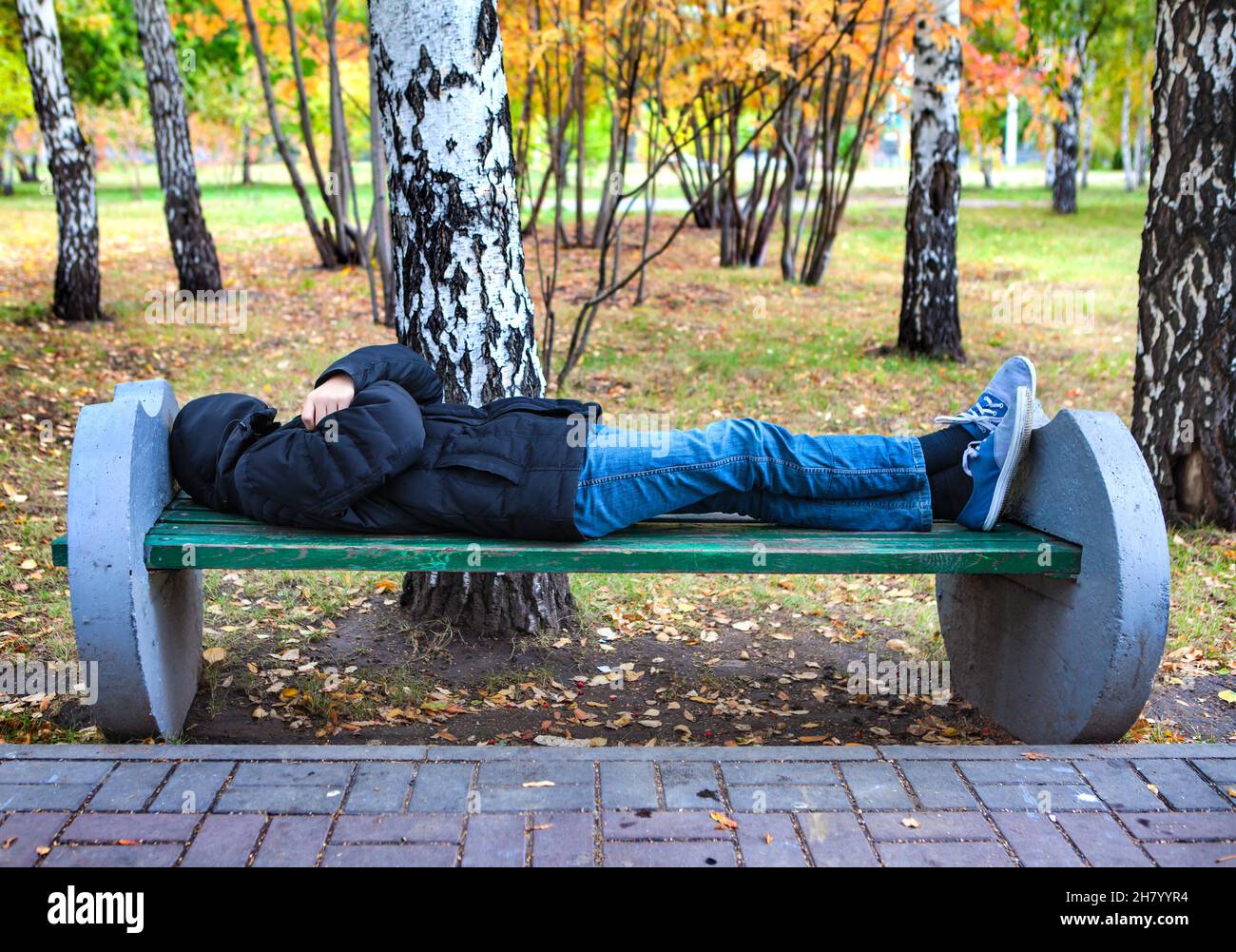 Homeless teen boy hi-res stock photography and images - Alamy