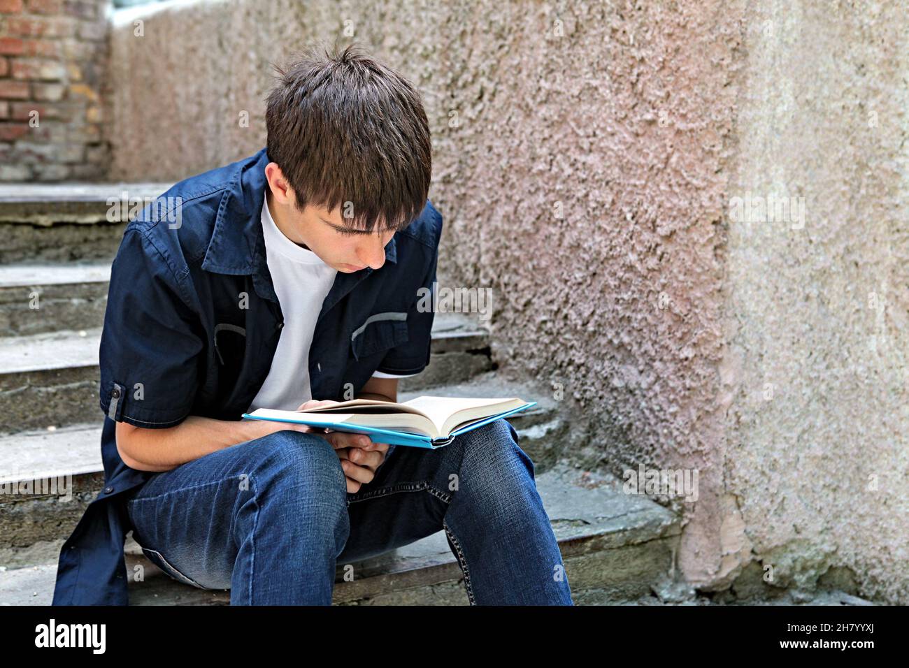 Read steps hi-res stock photography and images - Alamy