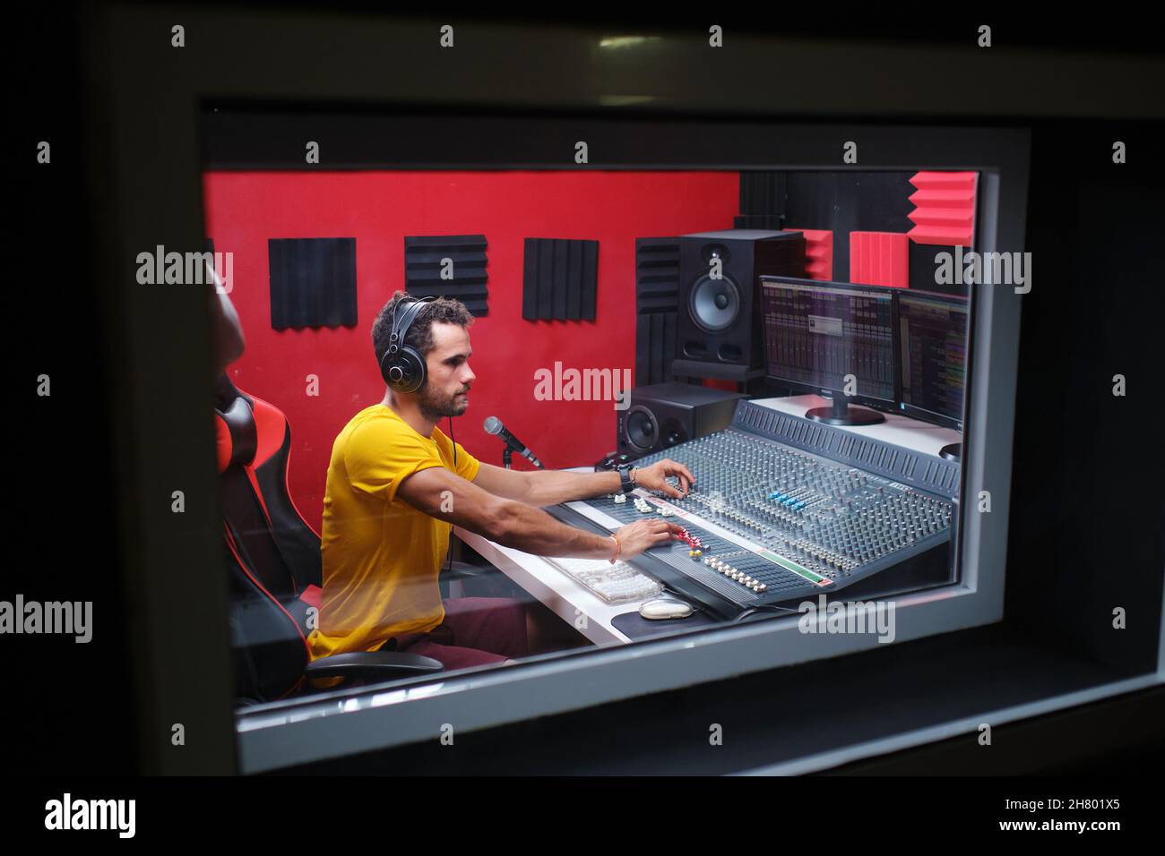 Window production hi-res stock photography and images - Alamy