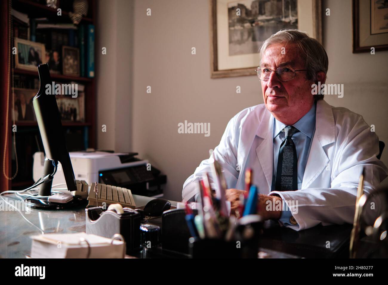 Old doctor hi-res stock photography and images - Alamy