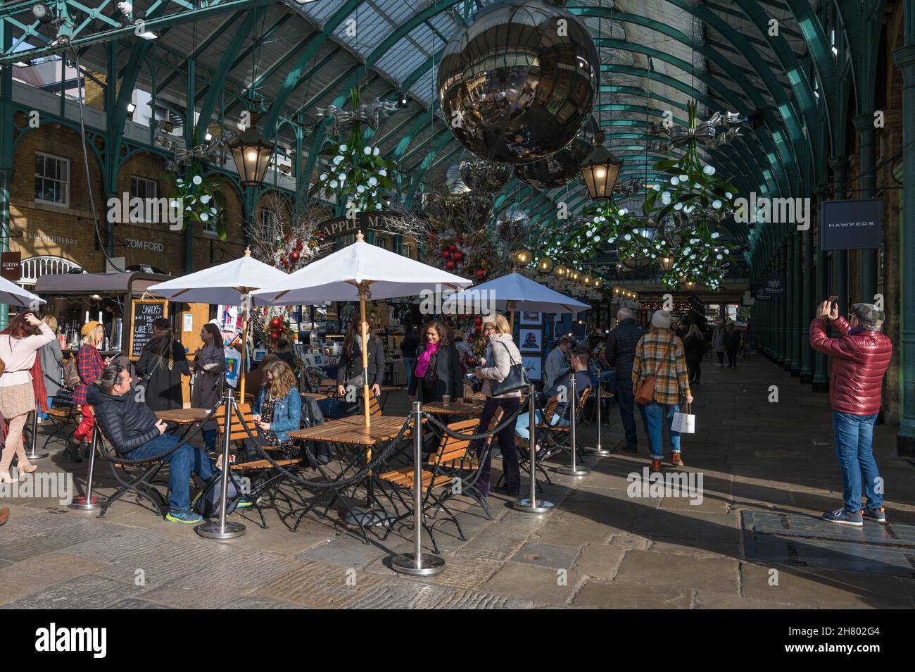 Apple market roof hi-res stock photography and images - Alamy