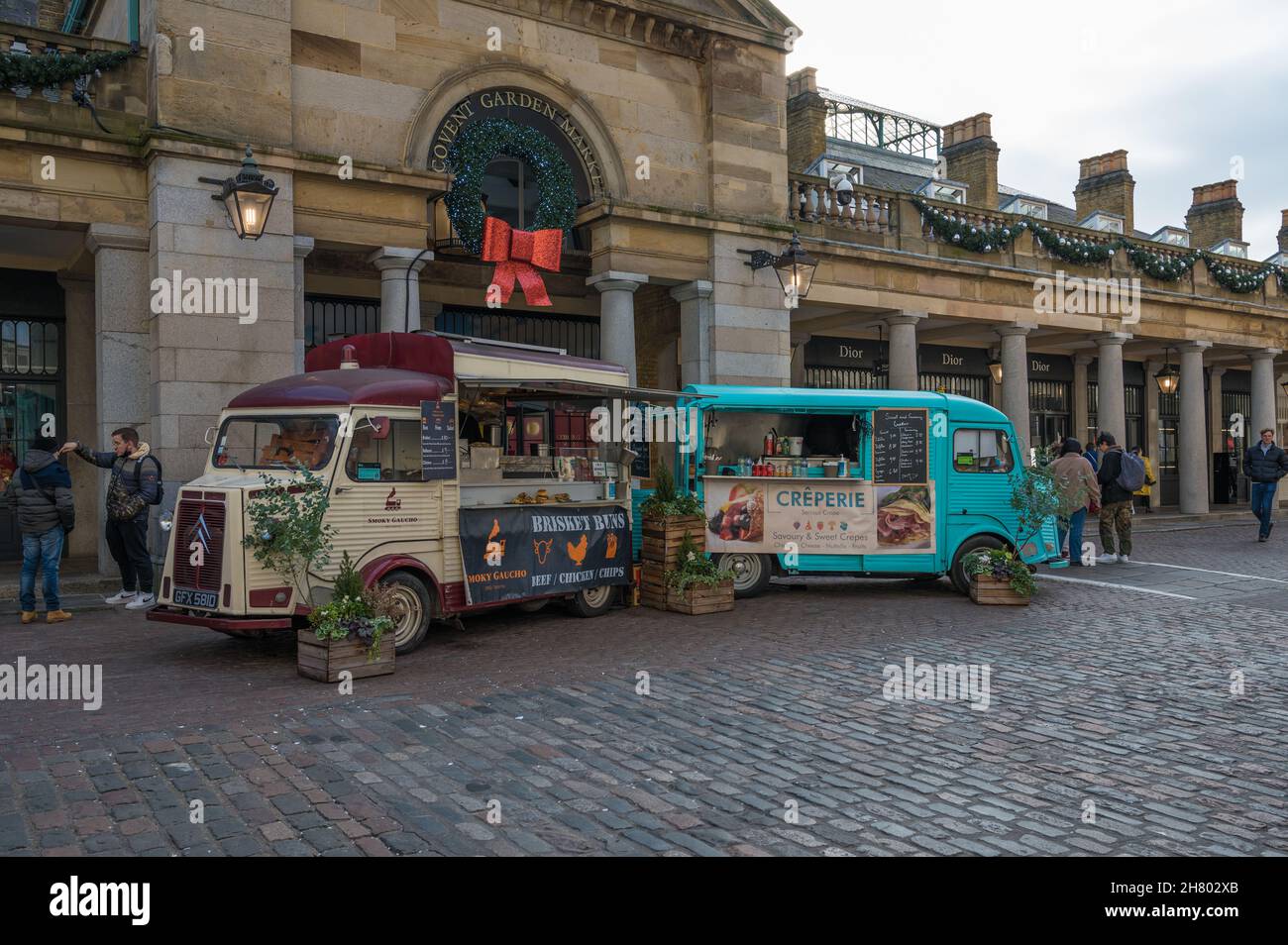 Food vans hi-res stock photography and images - Alamy