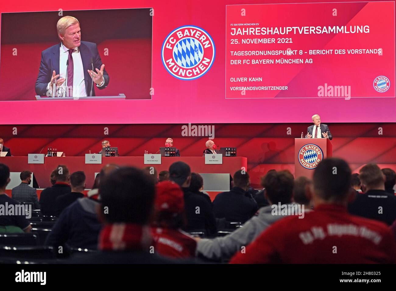 Overview podium, stage with Oliver KAHN (Management Chairman FCB) at ...
