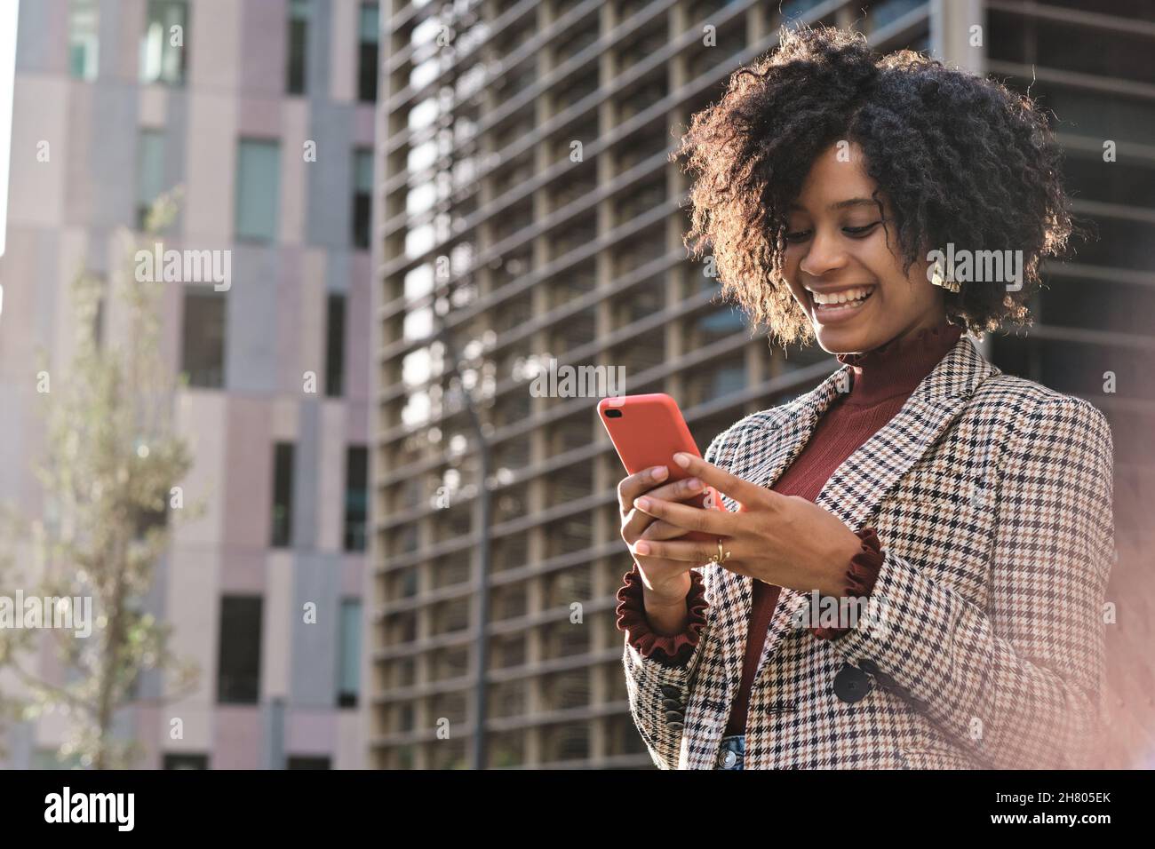 Business woman reading messages on her phone Stock Photo - Alamy