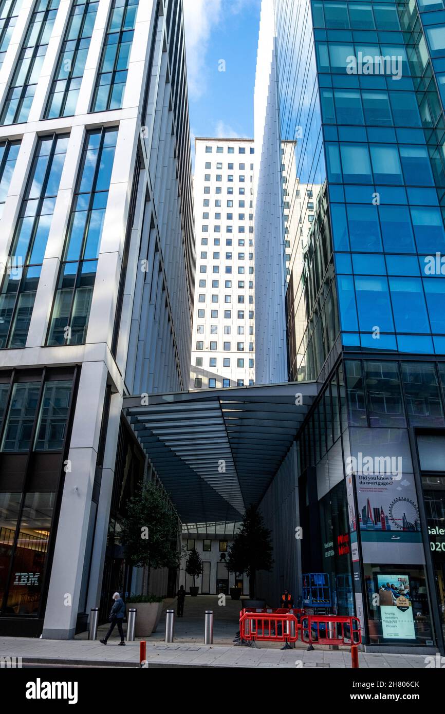 Streets and modern building hi-res stock photography and images - Alamy