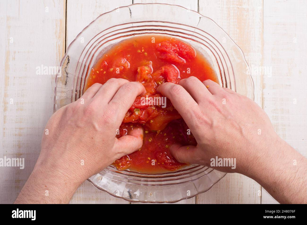 Hand squashing tomato hi-res stock photography and images - Alamy
